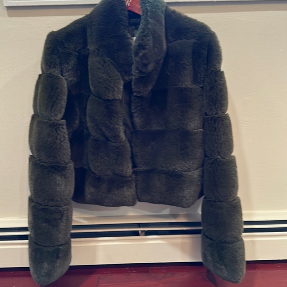 Belle Fare | Jackets & Coats | Beautiful Faux Fur Cropped Jacket | Poshmark